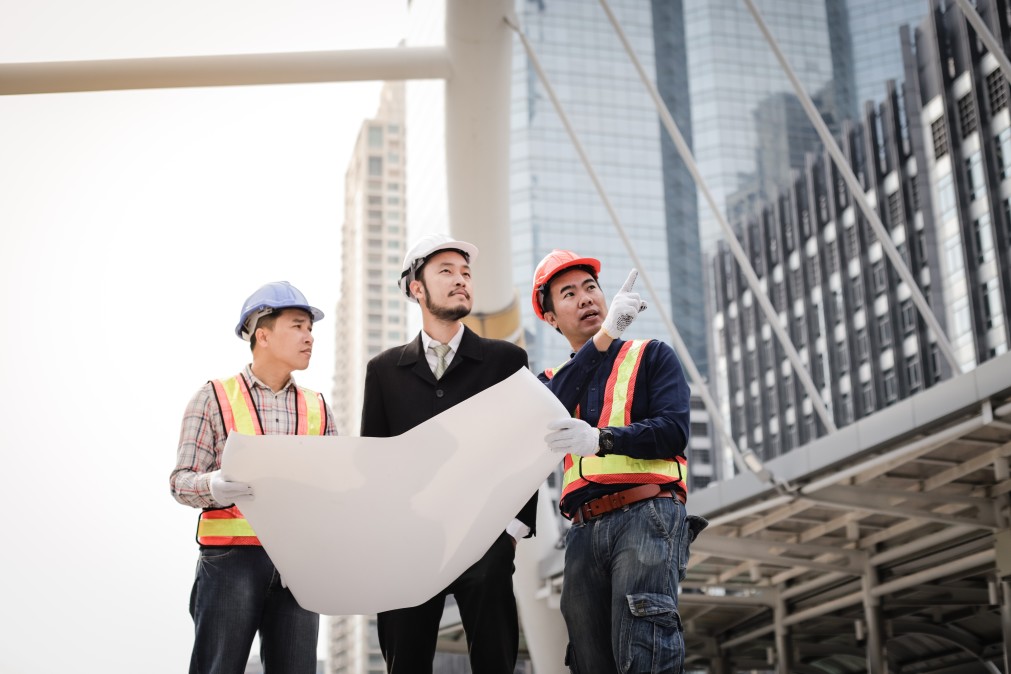 Understanding the Roles of Surveyors and Engineers